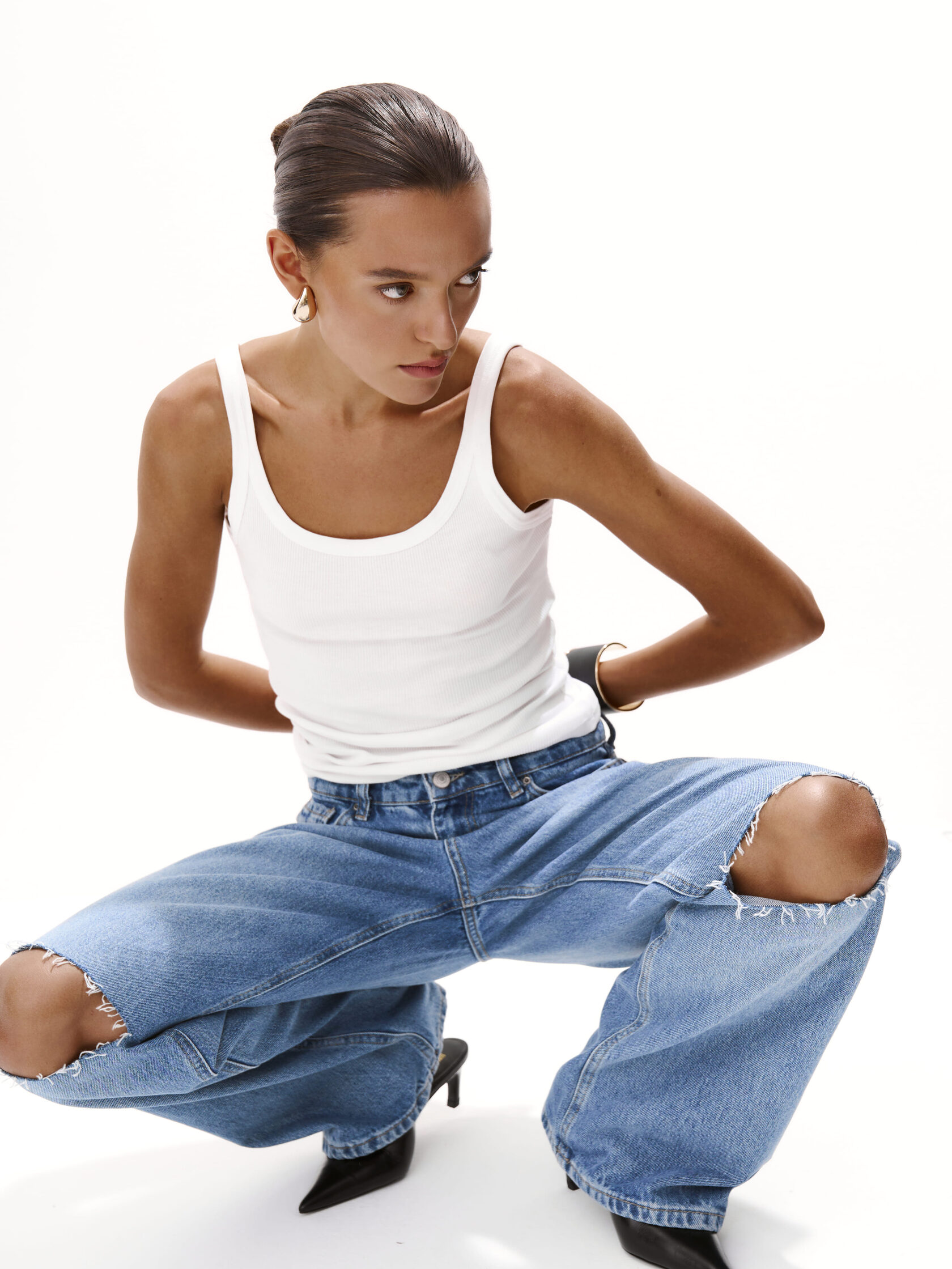 Джинсы straight с разрезами