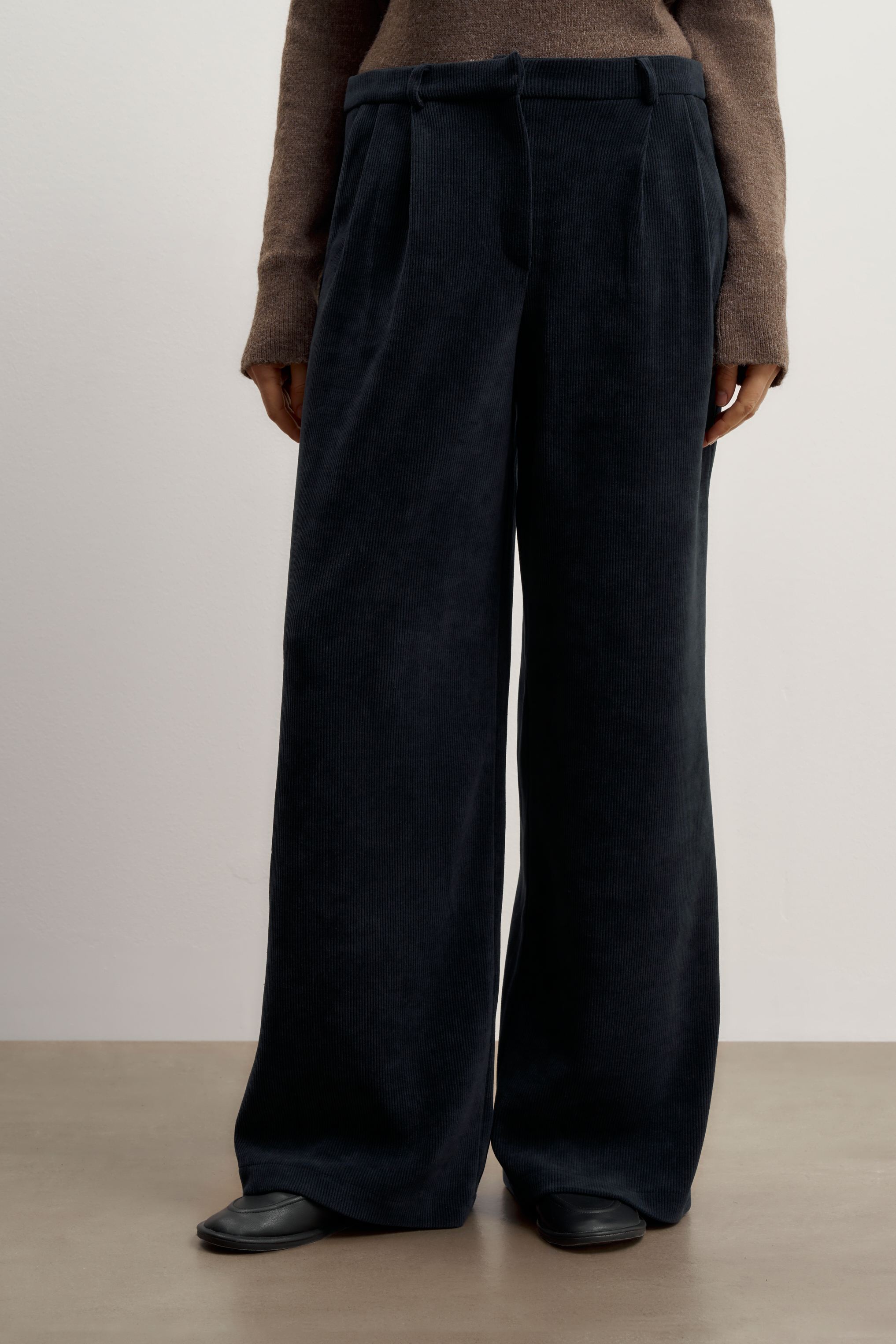 Брюки из плотного вельвета